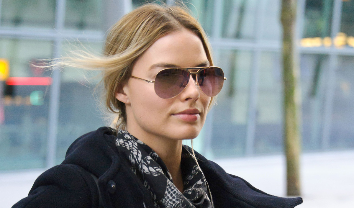 Margot Robbie Flies to London After Amazing ‘Suicide Squad’ Trailer ...