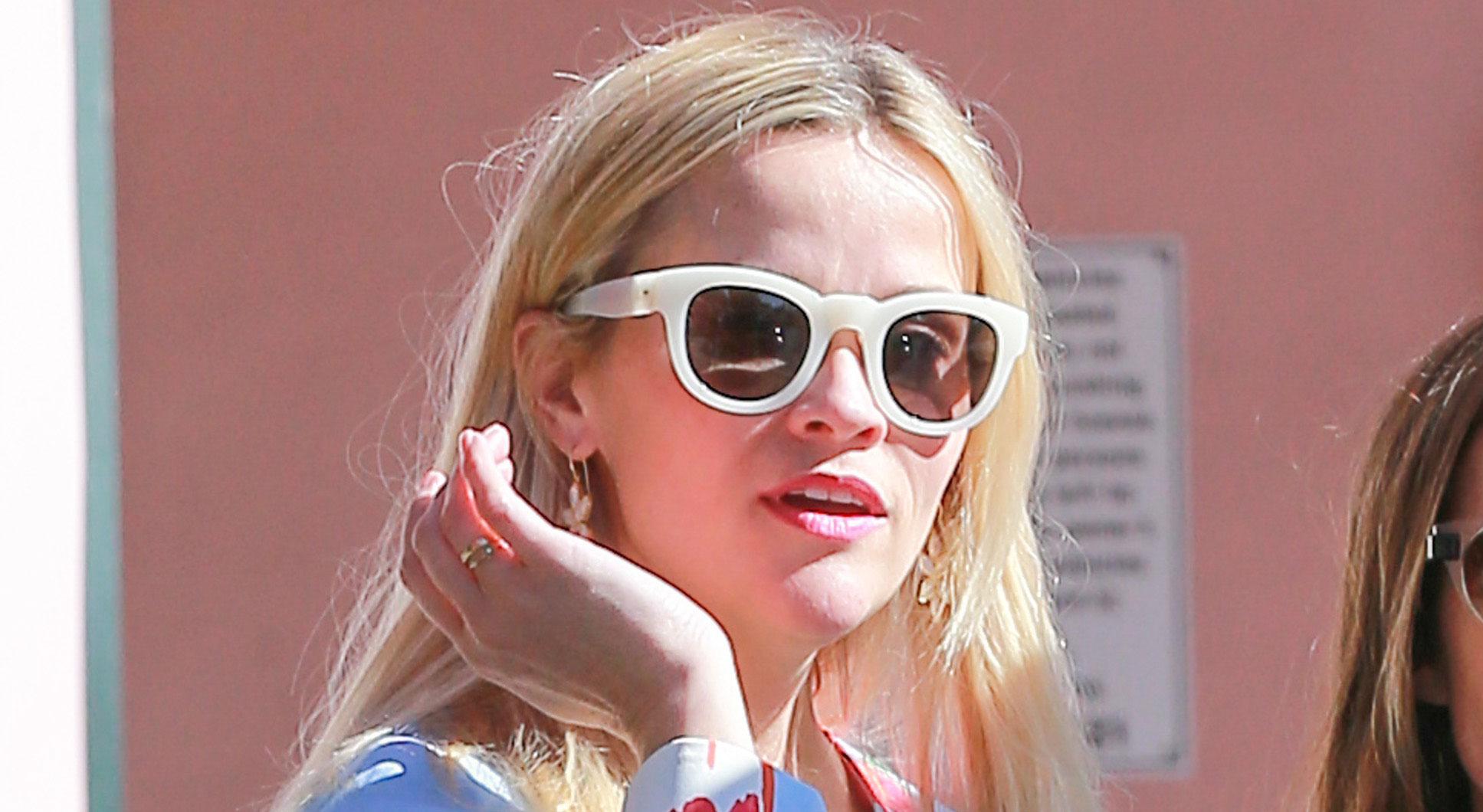 Reese Witherspoon & Adam Scott Hug It Out for ‘Big Little Lies’ | Adam ...