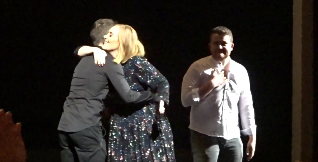 Adele Surprises Two Fans, Lets Them Sing On Stage (Video) | Adele ...