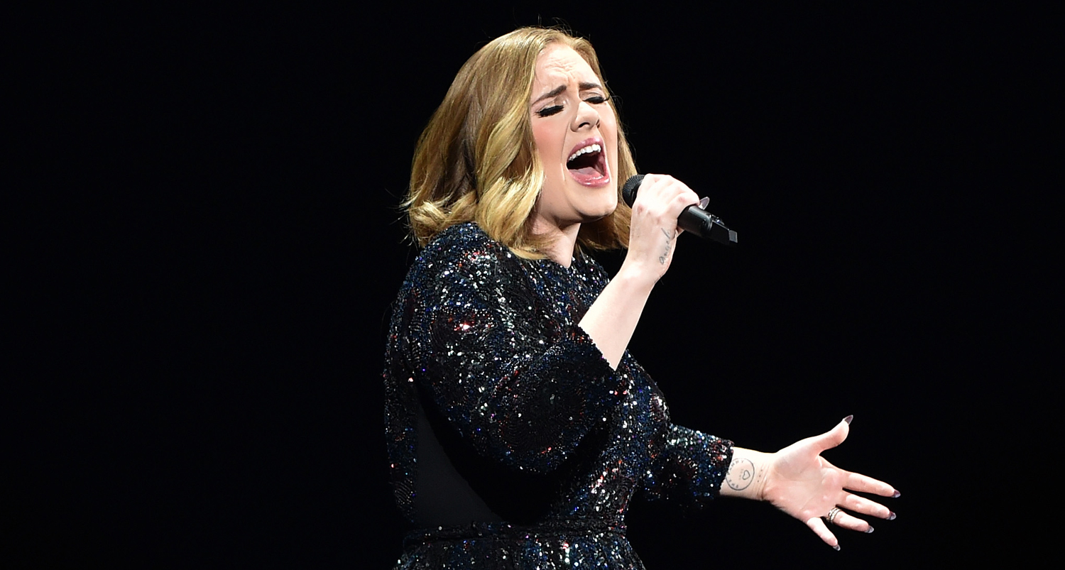 Adele’s Sound Goes Out But She Doesn’t Notice at All (Video) | Adele ...