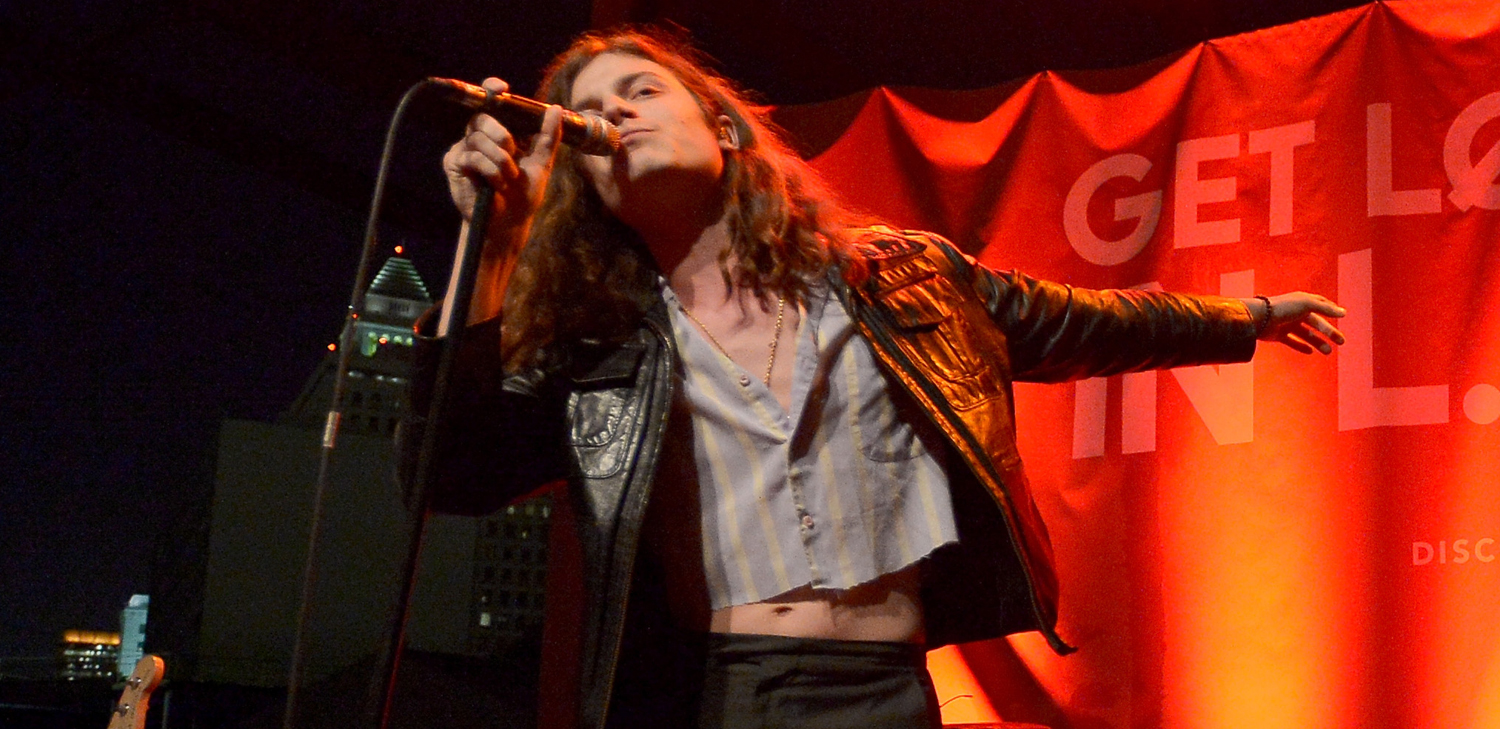 BØRNS Performs a Pop-Up Concert in a Crop Top | Borns, Music ...