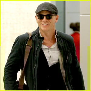 Daniel Craig Flashes a Big Smile After Arriving in New York | Daniel ...