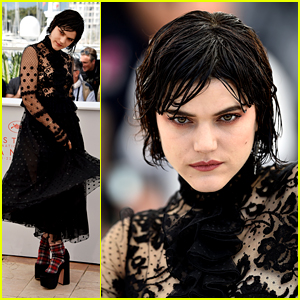 Soko Wears Playful Plaid Socks to ‘The Stopover’ Photo Call | 2016 ...