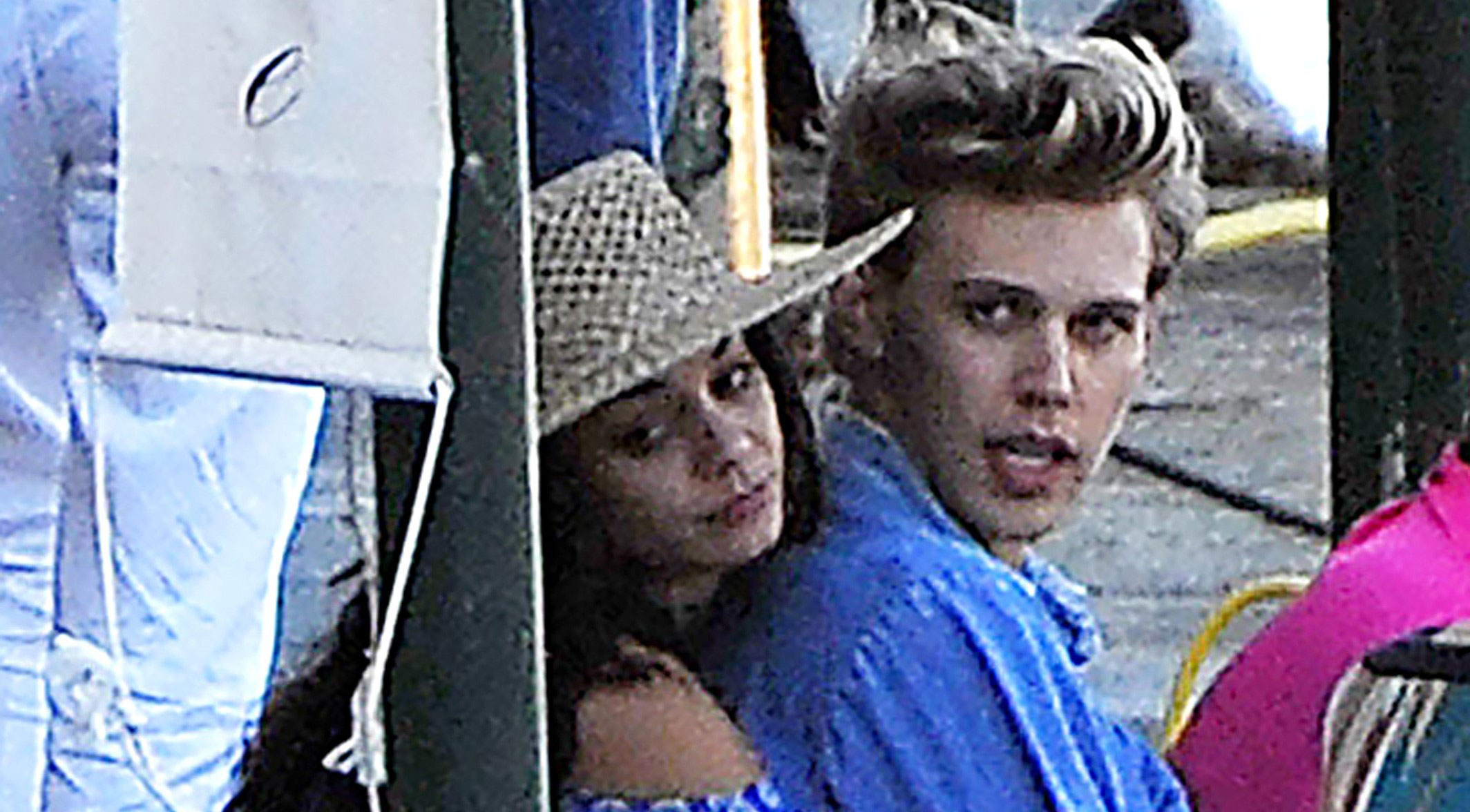 Austin Butler Shows Off Short Haircut on Italian Vacation With Vanessa ...
