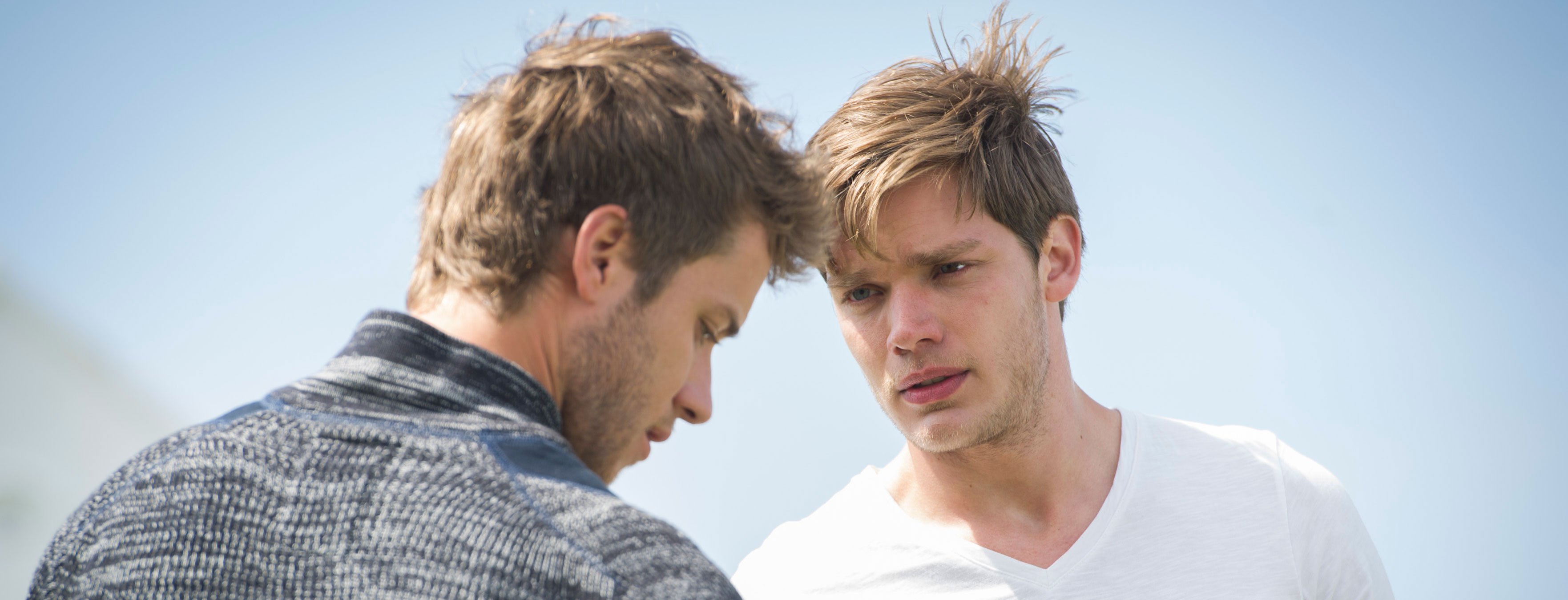 Dominic Sherwood & Jeremy Sumpter Share Heated Moment in Exclusive ...