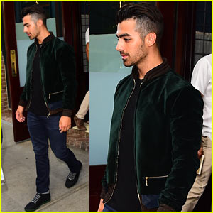 Joe Jonas Challenges Brother Nick to a Boxing Match on ‘Live with Kelly ...