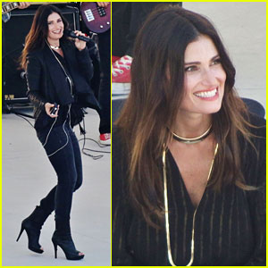 Idina Menzel Sings On the Set of ‘Beaches’ Remake | Idina Menzel ...