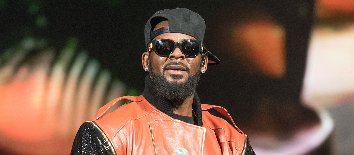 R. Kelly Allegedly Dating 19-Year-Old Halle Calhoun | Halle Calhoun, R ...