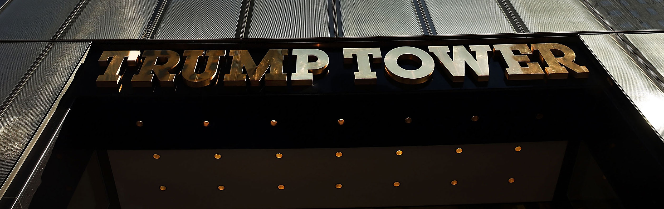 Man Attempts to Scale Trump Tower Using Suction Cups (Video) | Donald ...