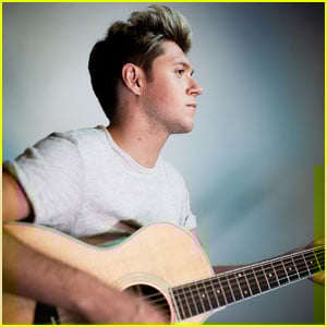 Niall Horan Performs Solo Single ‘This Town’ Acoustic Version – Watch ...