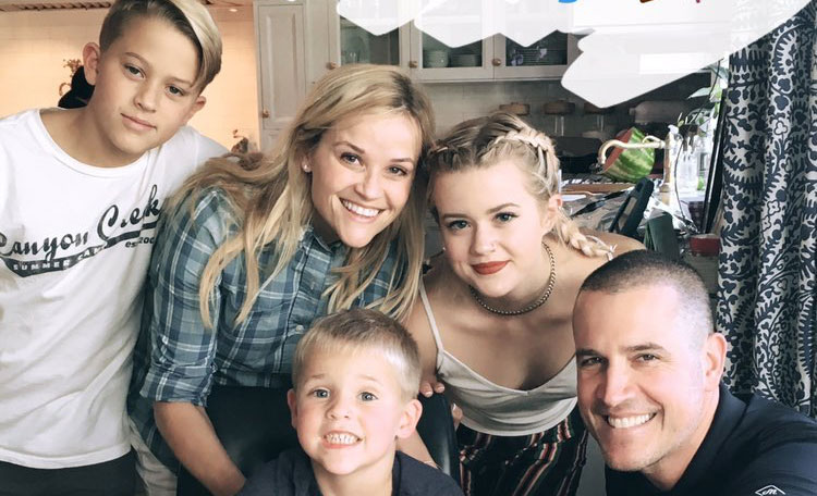 Reese Witherspoon Gets Son Tennessee a Ninja Turtles Cake! | Ava ...