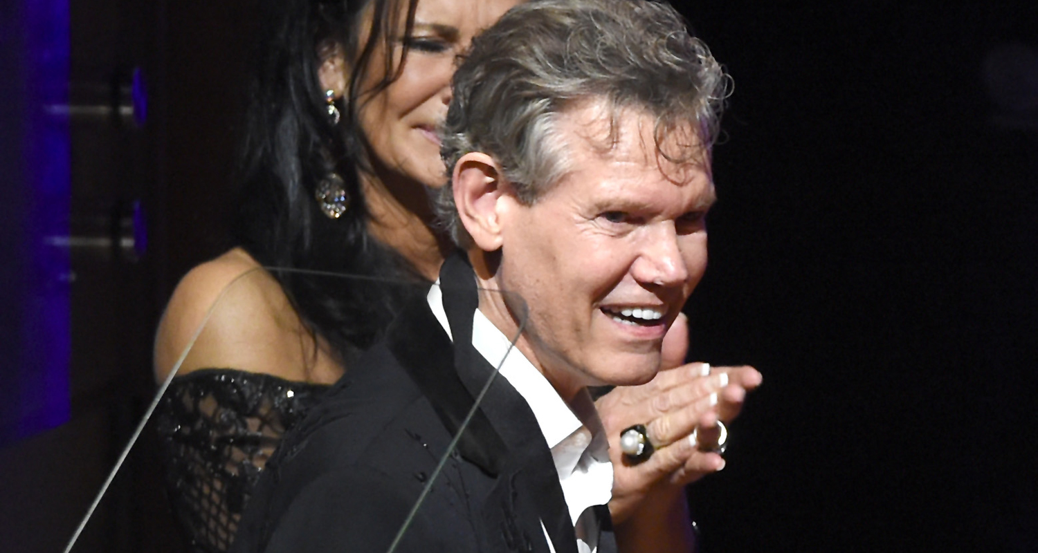 Country Star Randy Travis Shocks Audience With First Performance Since ...