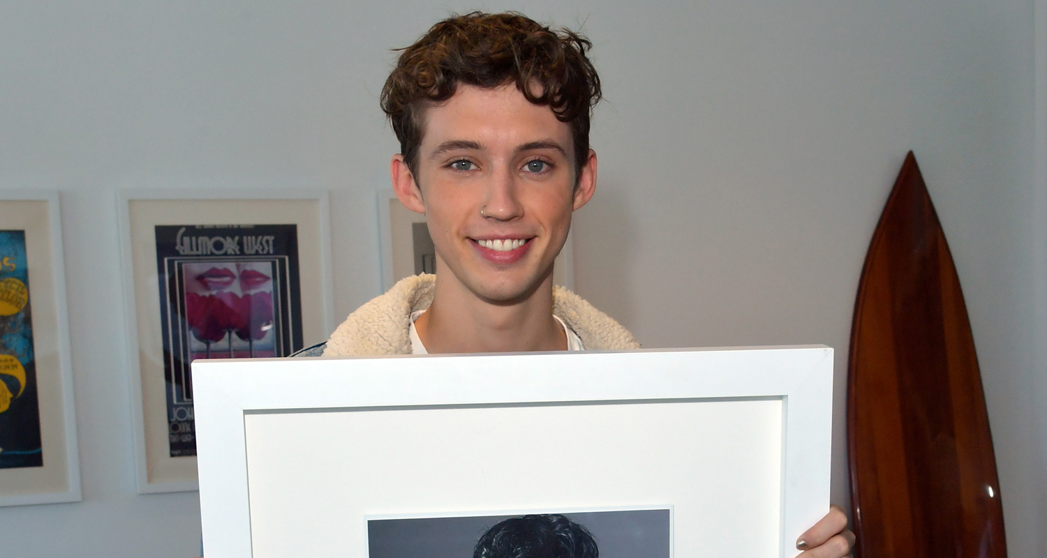 Troye Sivan Celebrates 1.5 Million Album Sales on ‘Blue Neighbourhood ...