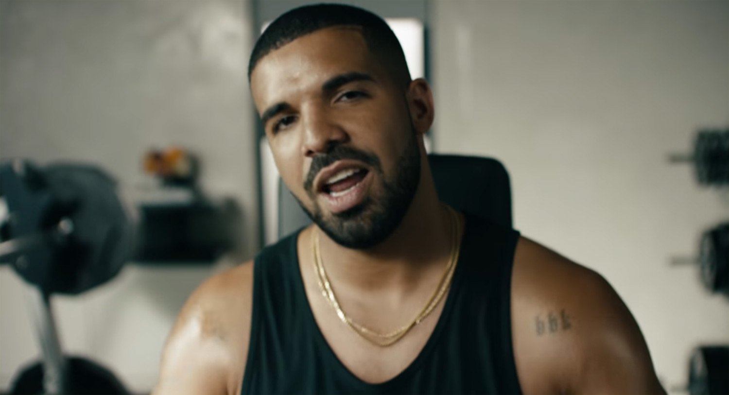VIDEO: Drake Lip Syncs ‘Bad Blood’ for New Apple Commercial! | 2016 ...