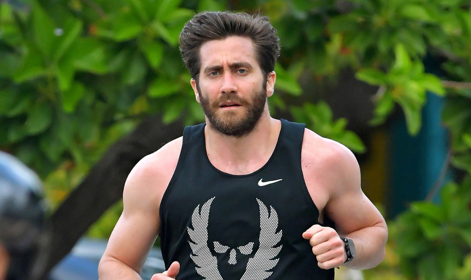 Jake Gyllenhaal Muscles Up for New Year’s Eve Beach Jog! | Greta Caruso ...