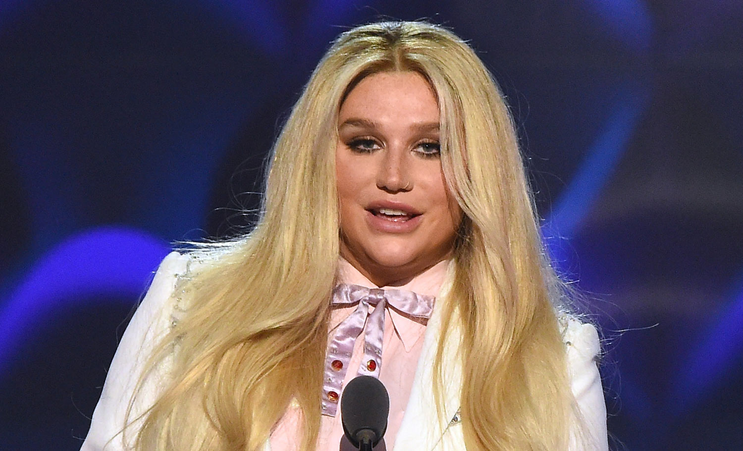 Kesha Receives Billboard Trailblazer Award, Says She’s Going to ‘Keep ...