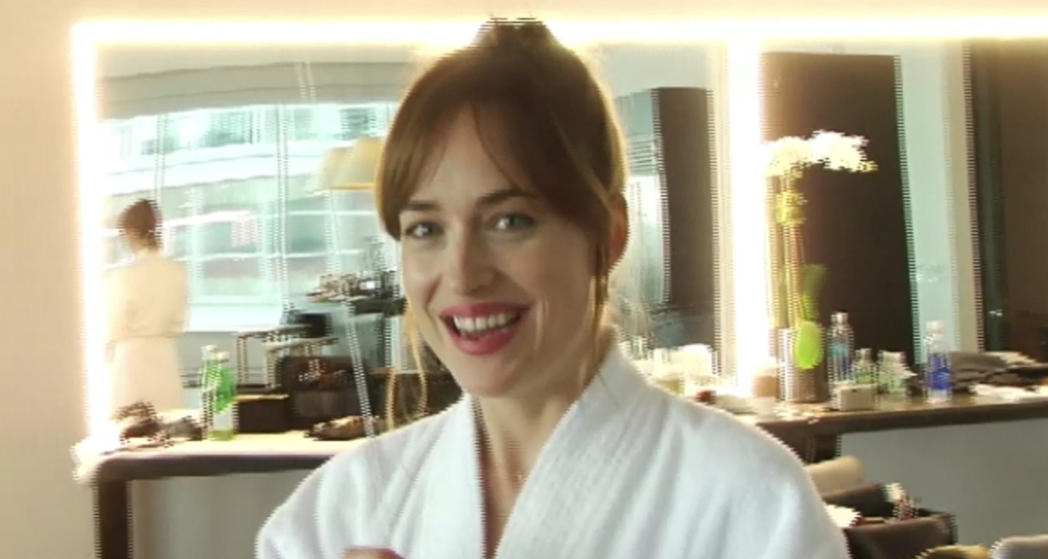 VIDEO: Dakota Johnson Trains to be a Supermodel Before Her ‘Vogue ...