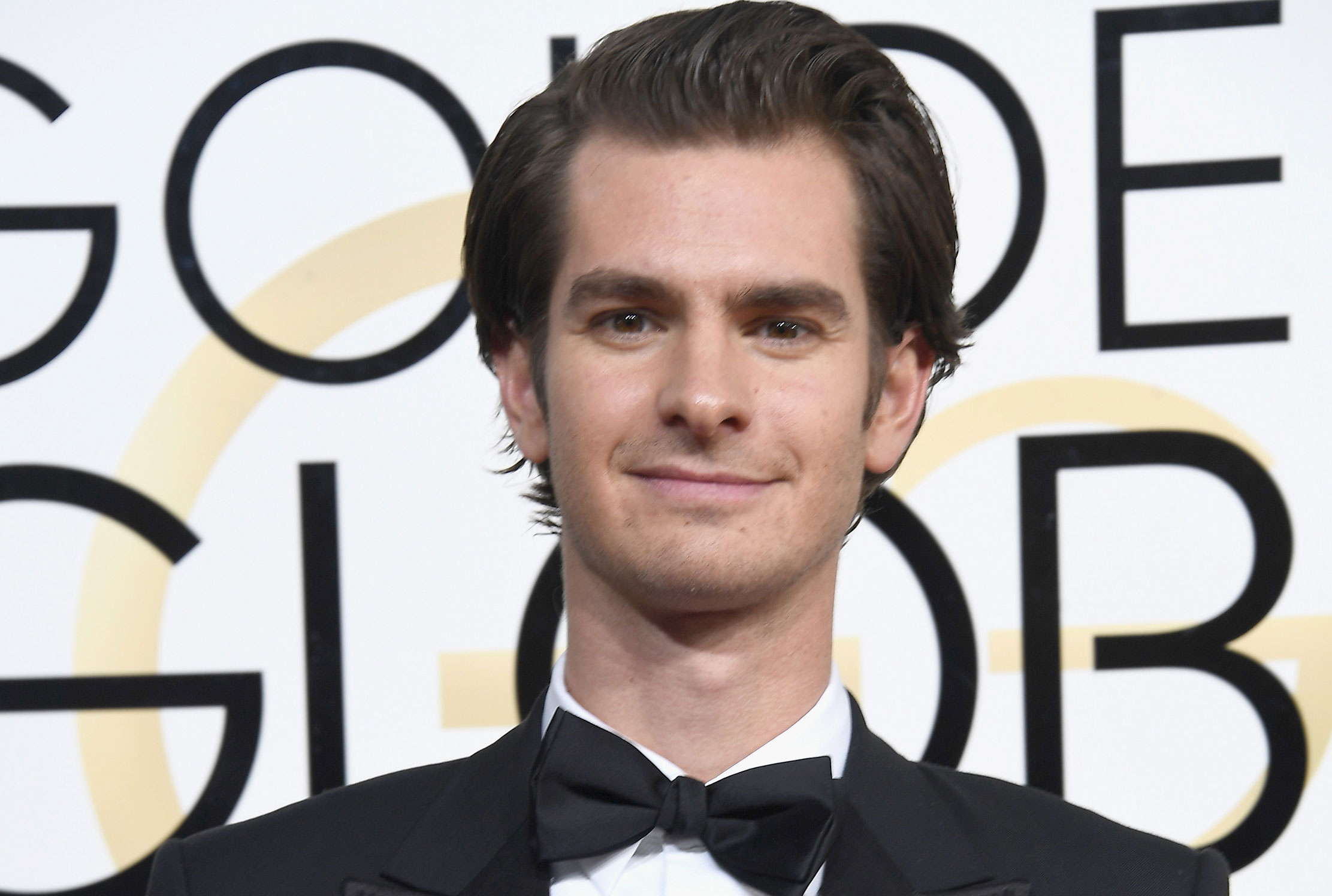 Andrew Garfield Cleans Up Nicely For Golden Globes 2017 | 2017 Golden ...