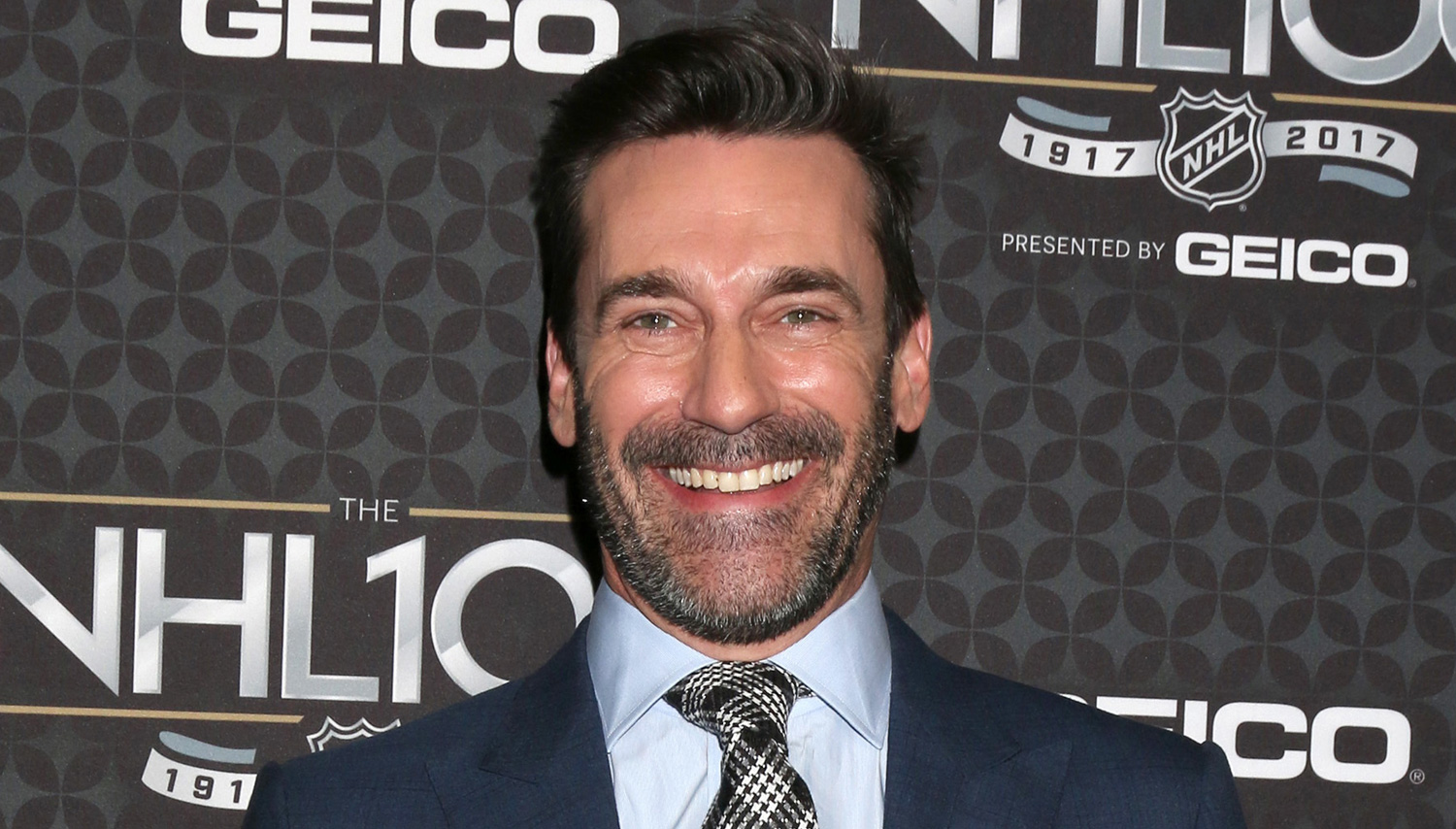 Jon Hamm Doesn’t Watch Old ‘Mad Men’ Episodes | Alyssa Milano, Chloe ...