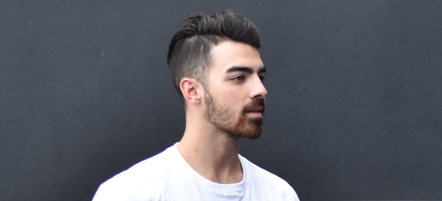 Joe Jonas Wears Tight Fitting Tee, Shows off Muscles | Joe Jonas ...