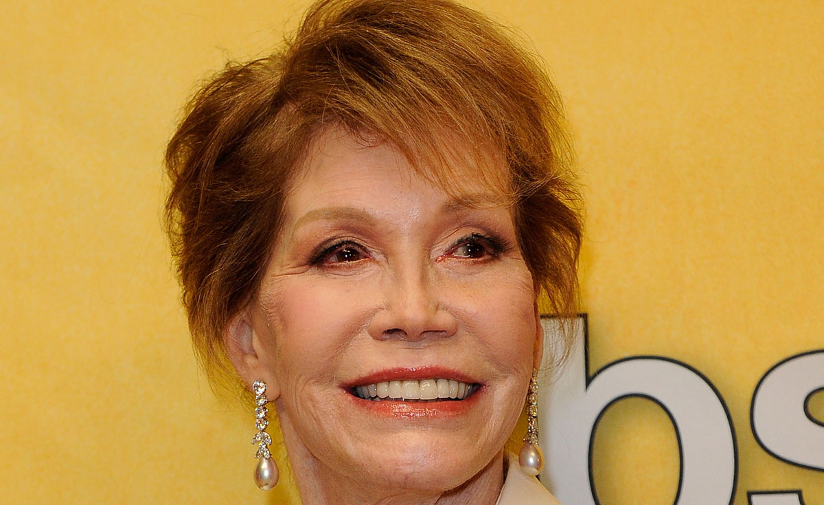 Mary Tyler Moore Dead – Actress & Activist Passes Away at 80 | Mary ...
