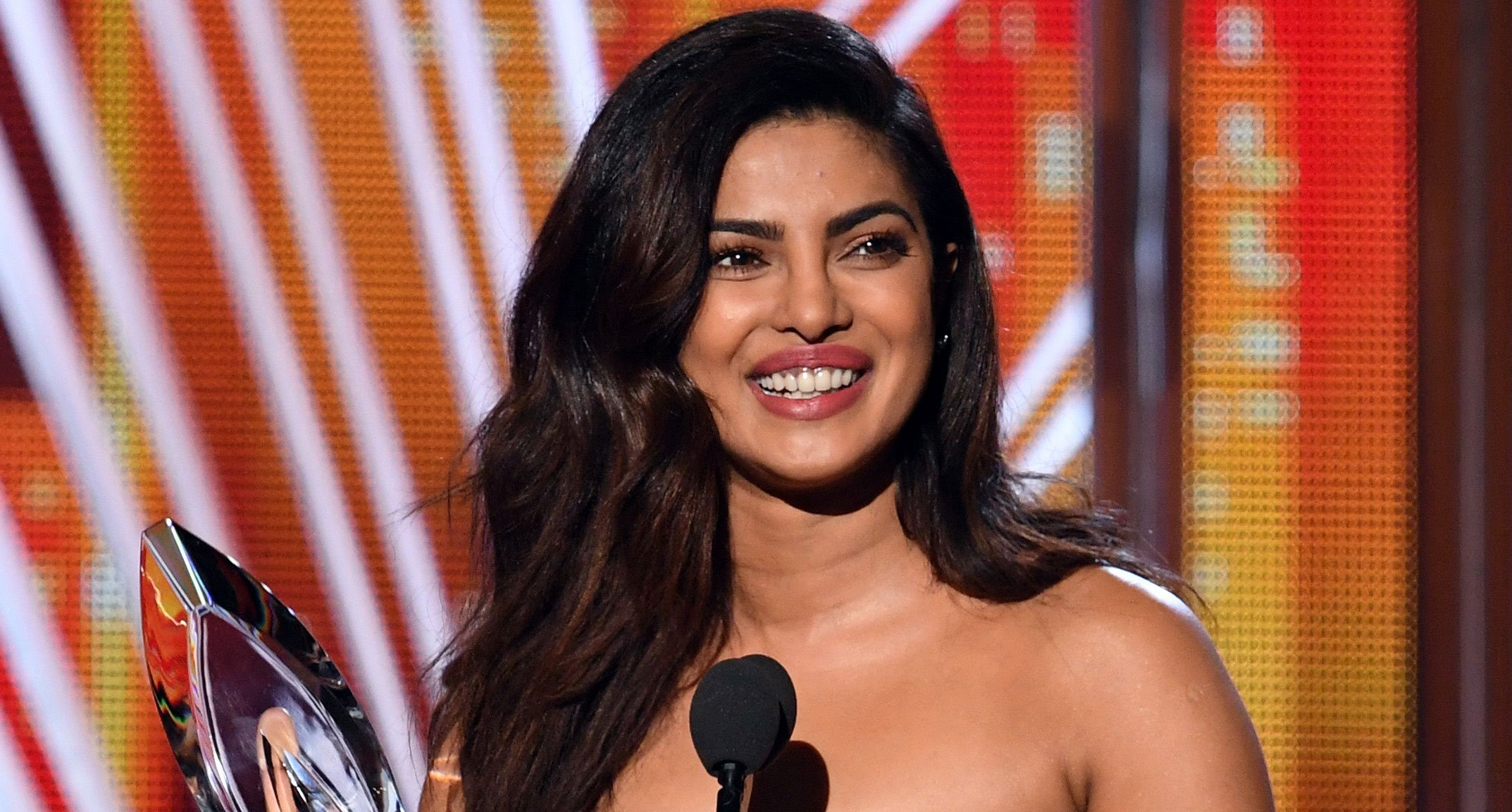 Priyanka Chopra Accepts Favorite Dramatic TV Actress After ‘Quantico’ On-Set Accident | 2017 ...