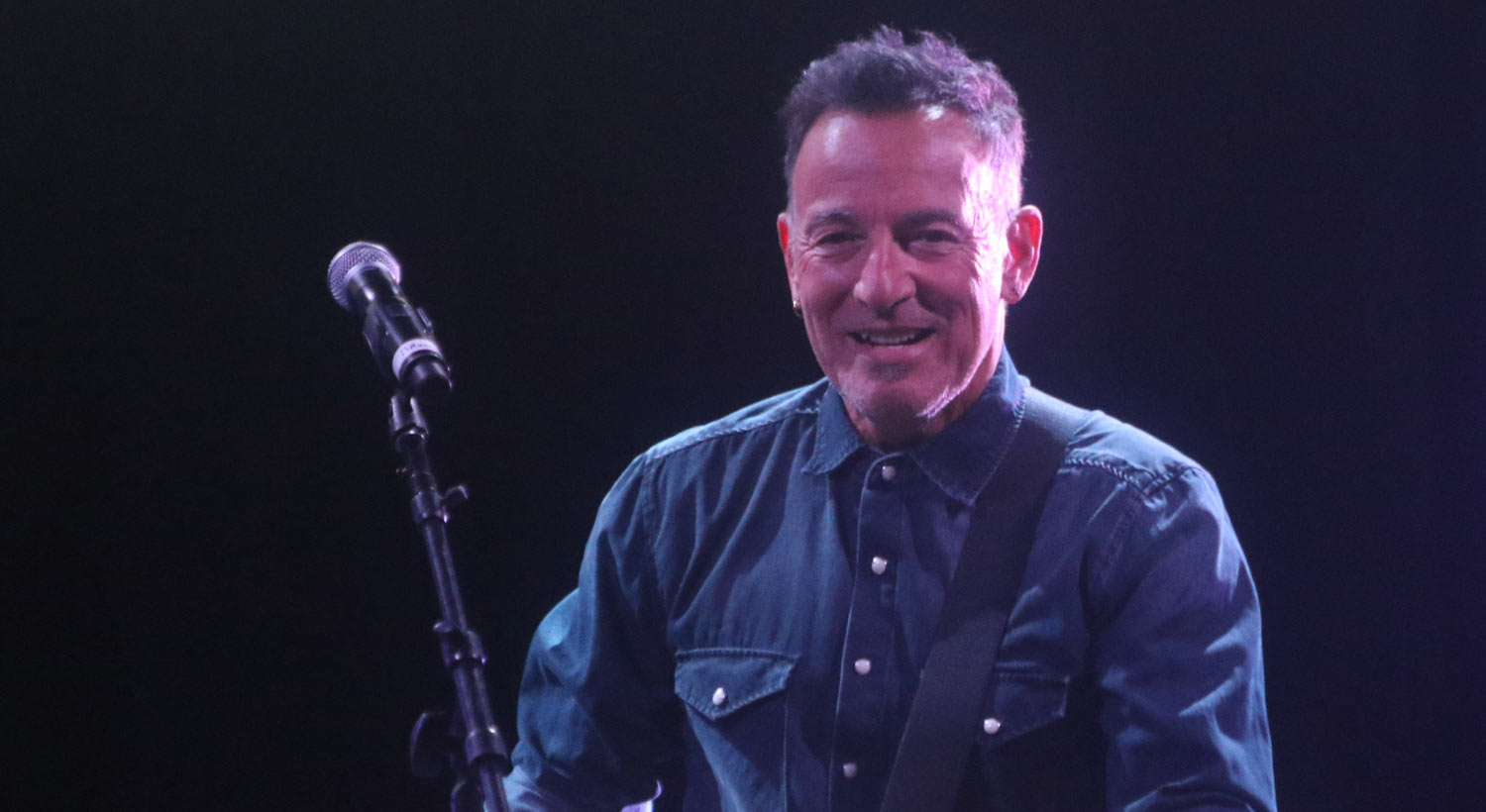 Bruce Springsteen Protests Trump’s Immigration Ban During Concert ...