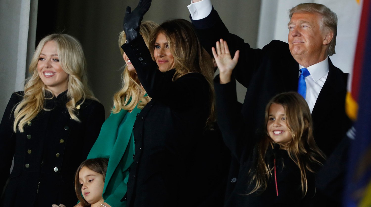 Donald Trump’s Kids & Grandchildren Join Him at Lincoln Memorial for ...