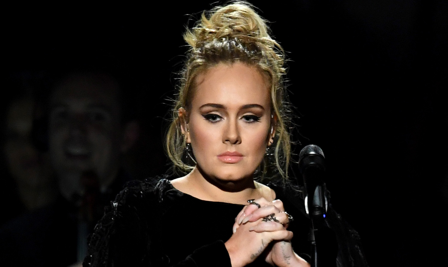 Adele Stops George Michael Grammys Tribute, Asks to Start Again (Video ...