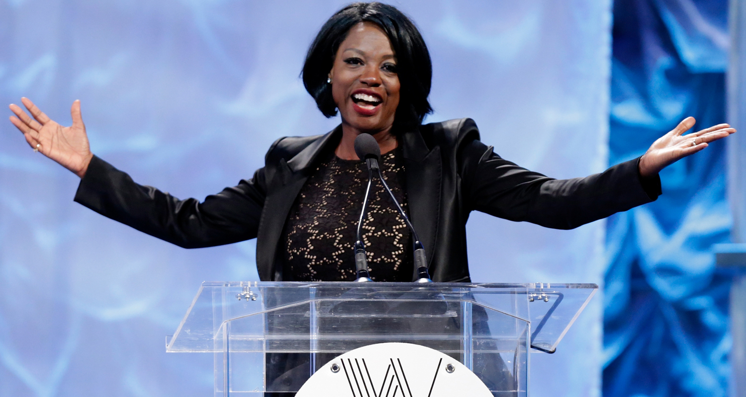Viola Davis Gives Moving Self-Acceptance Speech At Watermark Conference ...