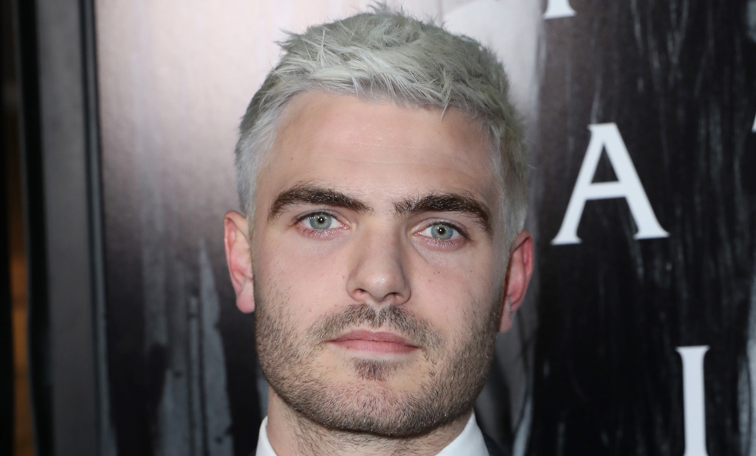 Alex Roe Debuts New Silver Hair at ‘Rings’ Premiere! | Aimee Teegarden ...