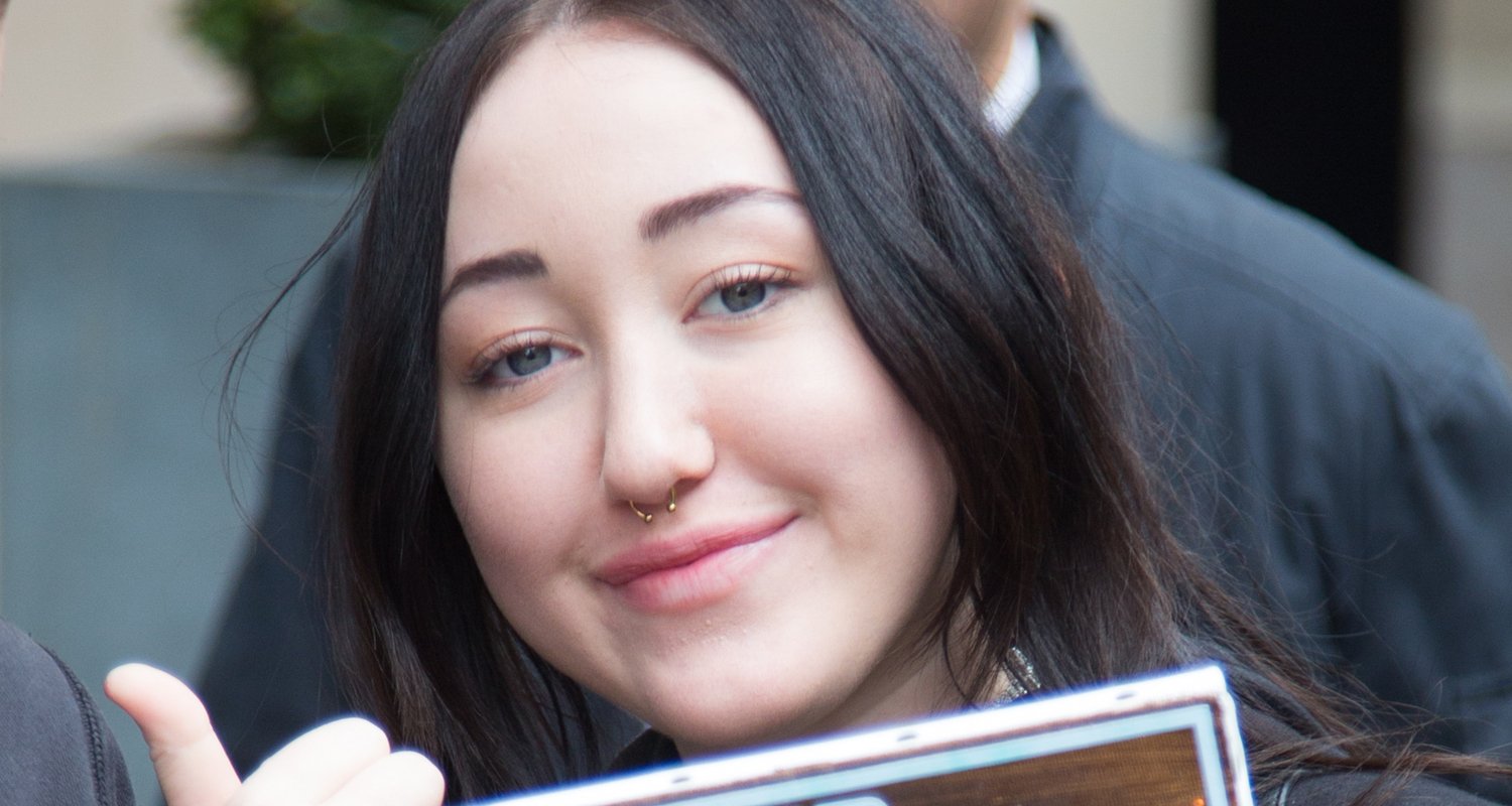 Noah Cyrus Reveals the Best Singer in Her Family! | Braison Cyrus ...