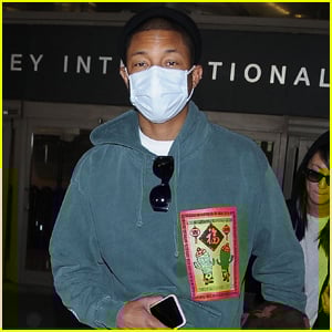 Pharrell Williams Wears Face Mask While Flying Into L.A. | Pharrell ...