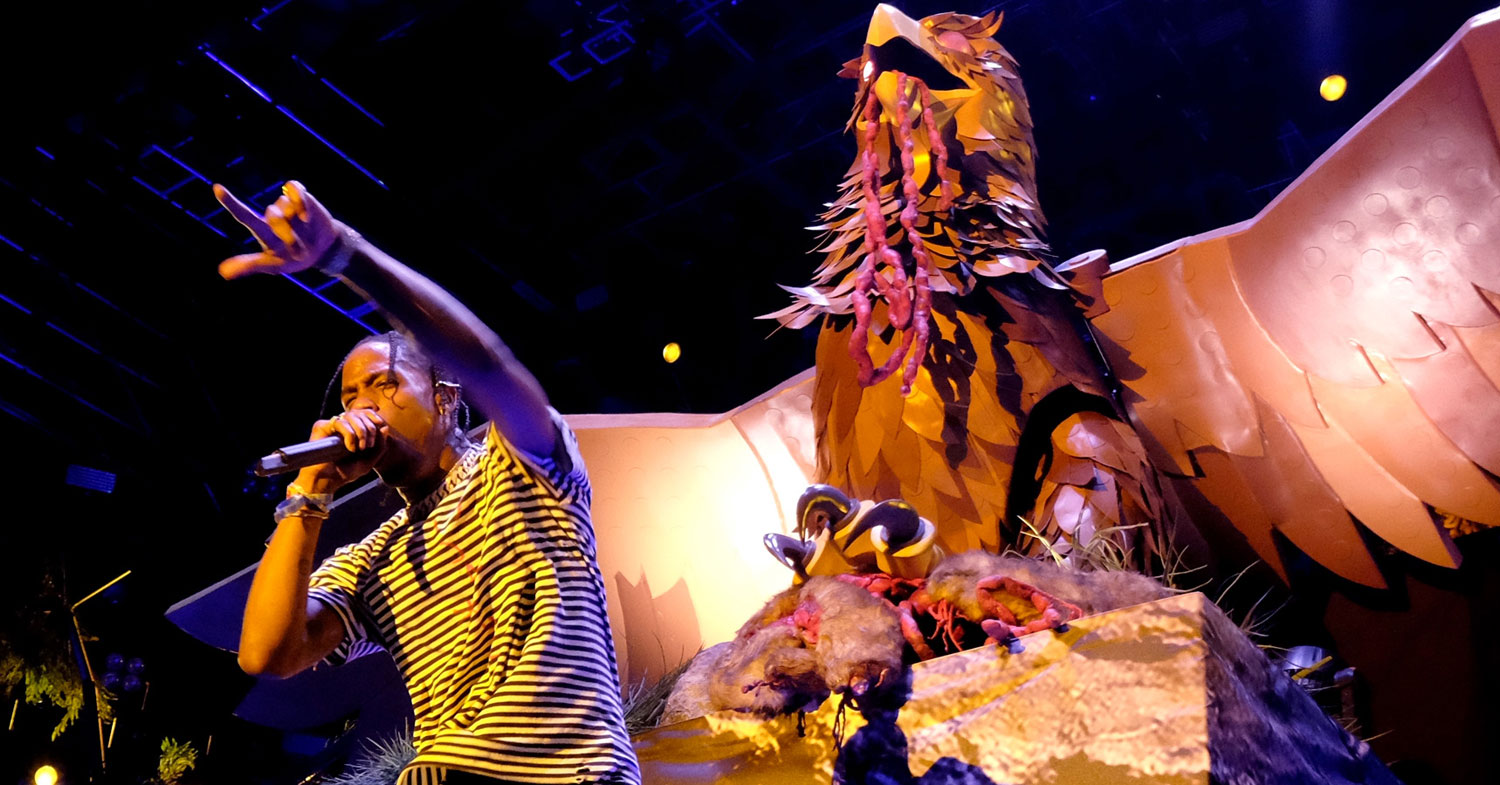 Travis Scott Rides a Giant Bird During His Coachella 2017 Set | 2017 ...