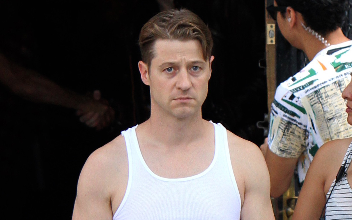 Ben McKenzie Bares His Buff Muscles on ‘Gotham’ Set | Benjamin McKenzie | Celebrity News and ...
