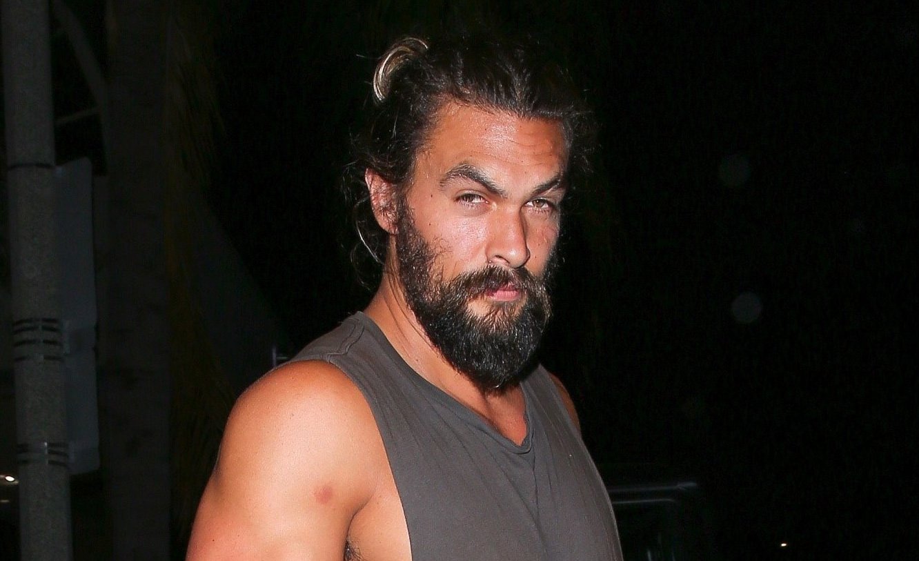 Jason Momoa Muscles Up at Dinner, Bares His Biceps | Jason Momoa ...