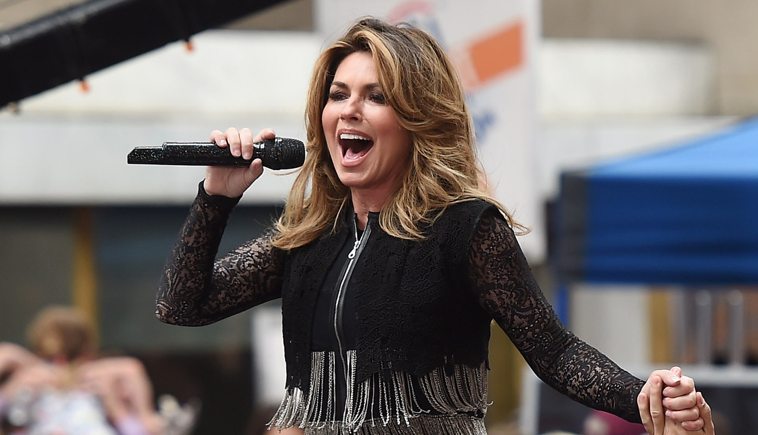 Shania Twain Performs Her Hits During ‘Today Show’ Concert! | Music ...