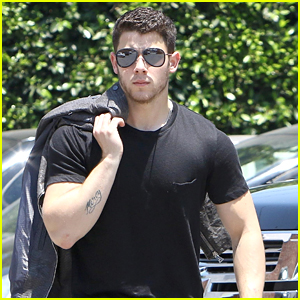 Nick Jonas Shows Off His Buff Arms in Hollywood | Nick Jonas ...