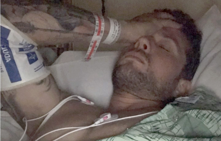 Ryan Phillippe Explains How He Broke His Leg, Shares Hospital Photos ...