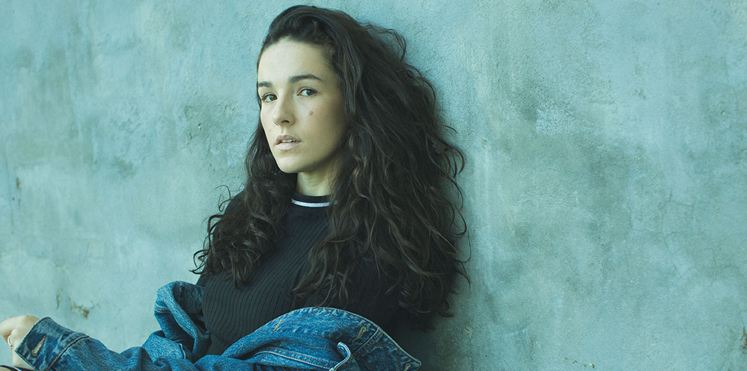 Rising Singer Robinson Shares 10 Fun Facts About Herself | 10 Fun Facts ...