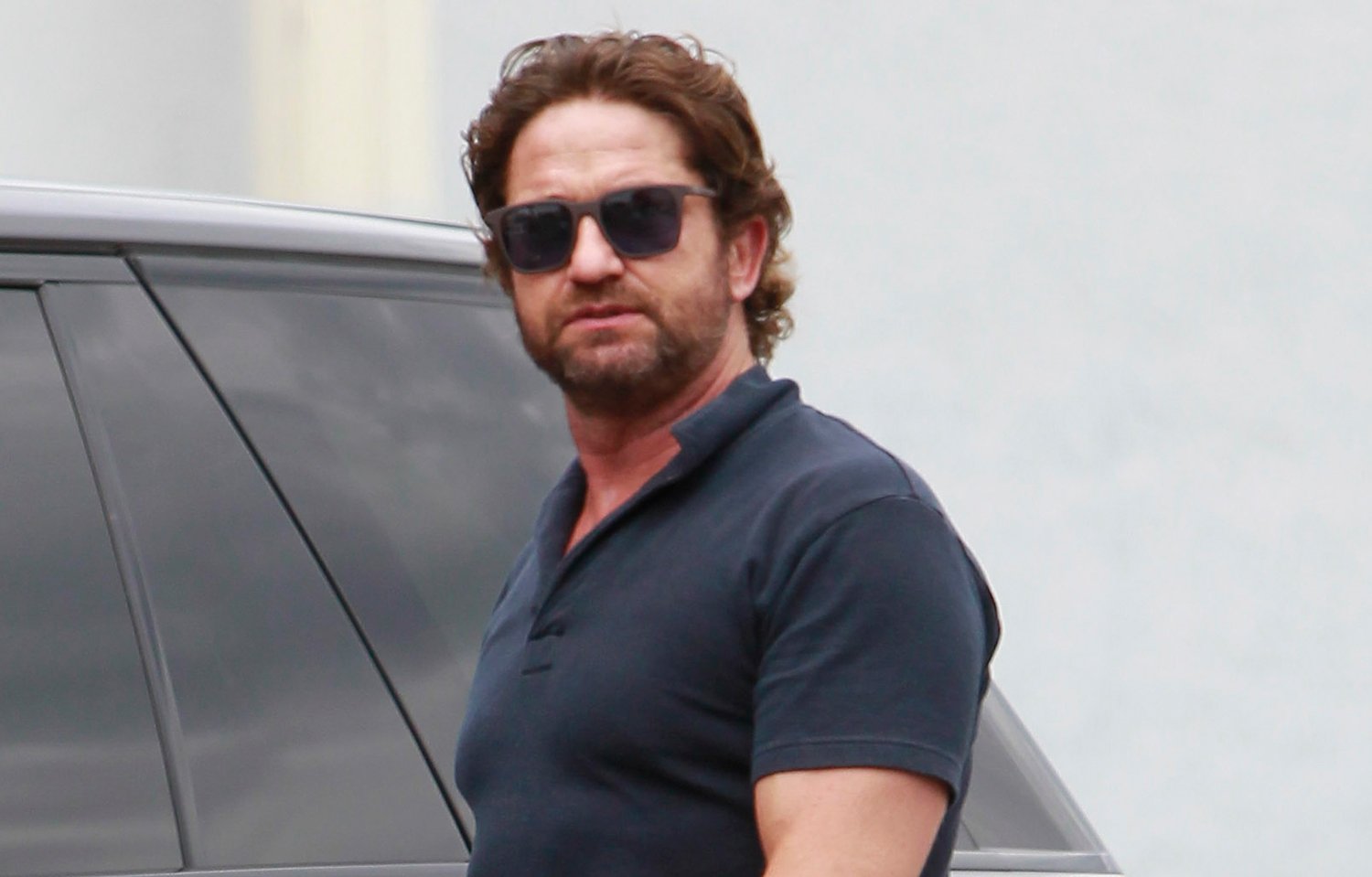 Gerard Butler Flaunts Buff Biceps During Coffee Outing | Gerard Butler ...