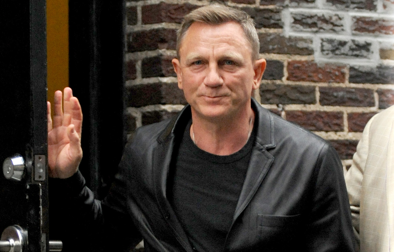 Daniel Craig Looks Suave for ‘Colbert’ Taping! | Daniel Craig ...