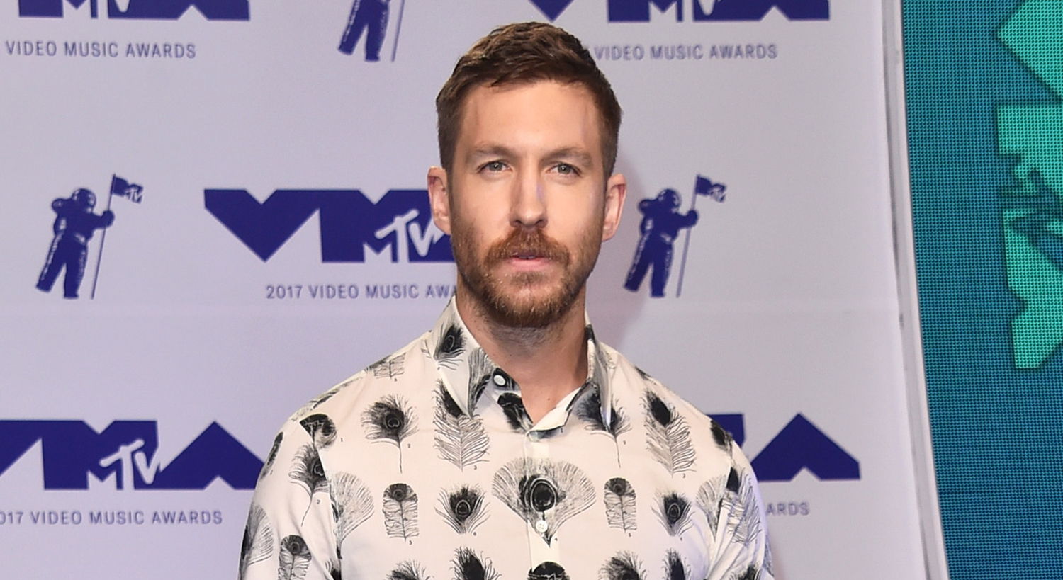 Calvin Harris Shows Off His Growing Beard at MTV VMAs 2017 | 2017 MTV ...