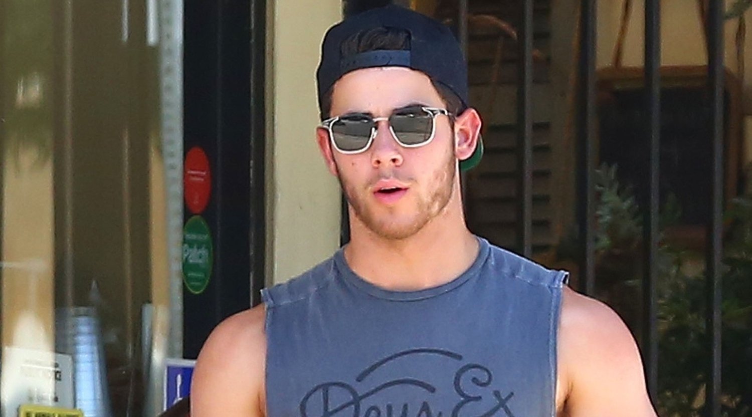 Nick Jonas Shows Off His Massive Biceps at Breakfast! | Nick Jonas ...