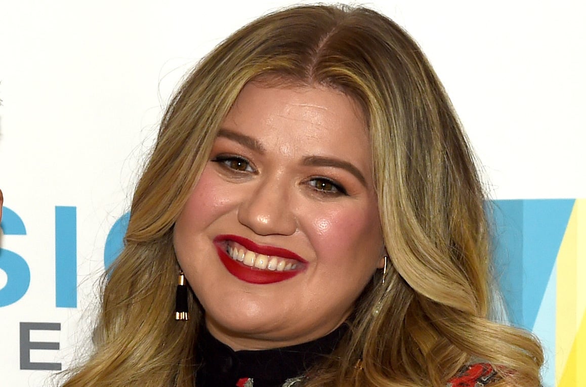 Kelly Clarkson Teases New Single & Official Release Date – Listen Now ...