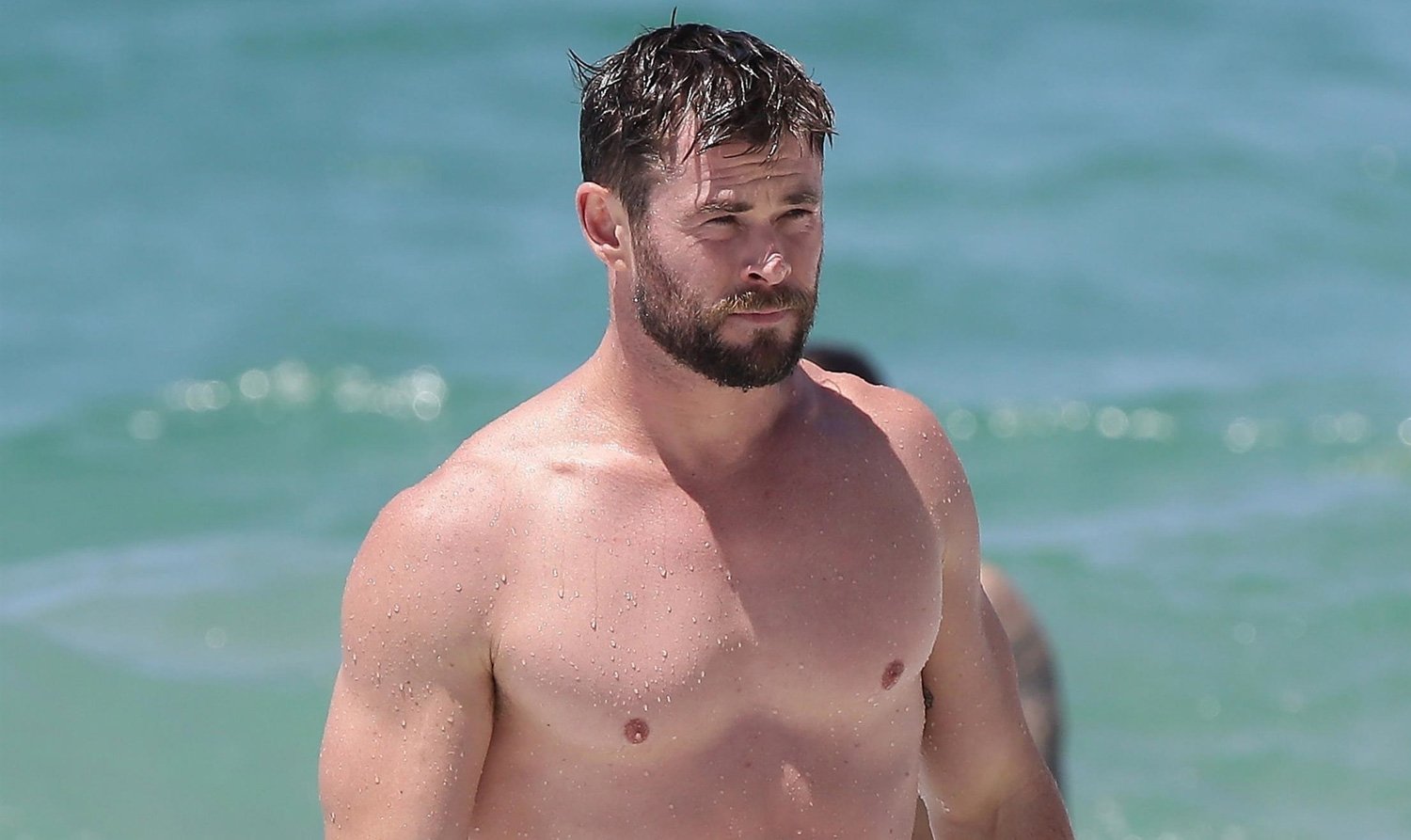 Chris Hemsworth Goes Shirtless, Bares Ripped Body in Australia | Chris ...