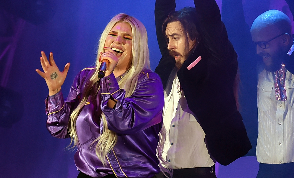 Kesha Dedicates Song to Fan’s Mom Who Survived Breast Cancer | Kesha ...