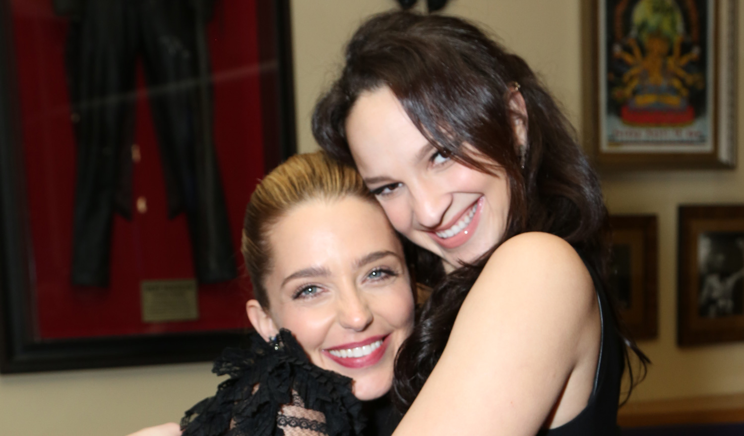 Jessica Rothe & Ruby Modine Share a Big Hug at ‘Happy Death Day’ World ...