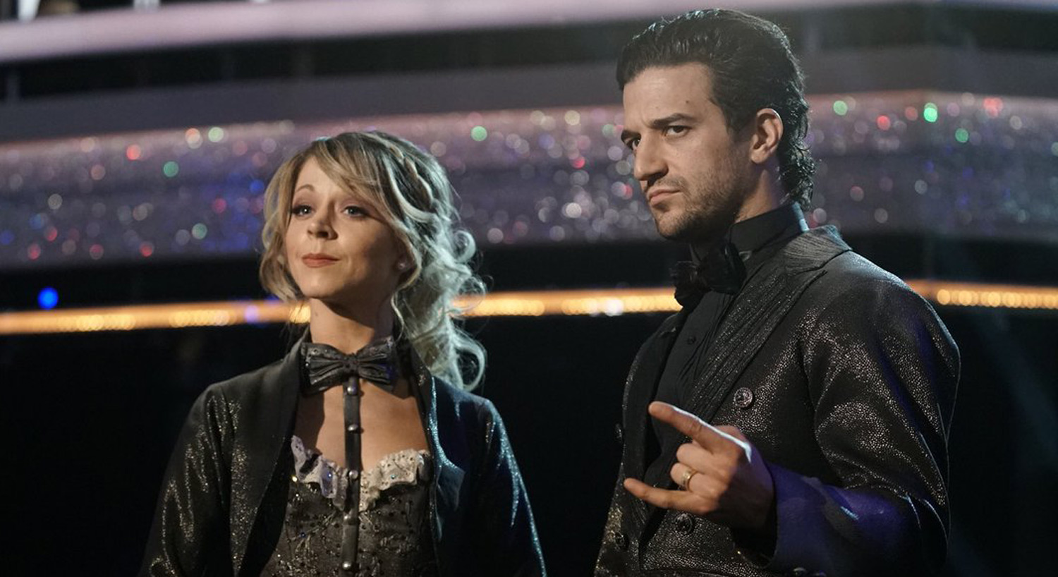 Lindsey Stirling Plays the Violin During ‘DWTS’ Finale Dance – Watch ...