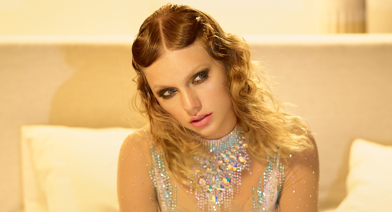 Look Inside Taylor Swift’s Cover Spread for ‘British Vogue’ | Magazine ...